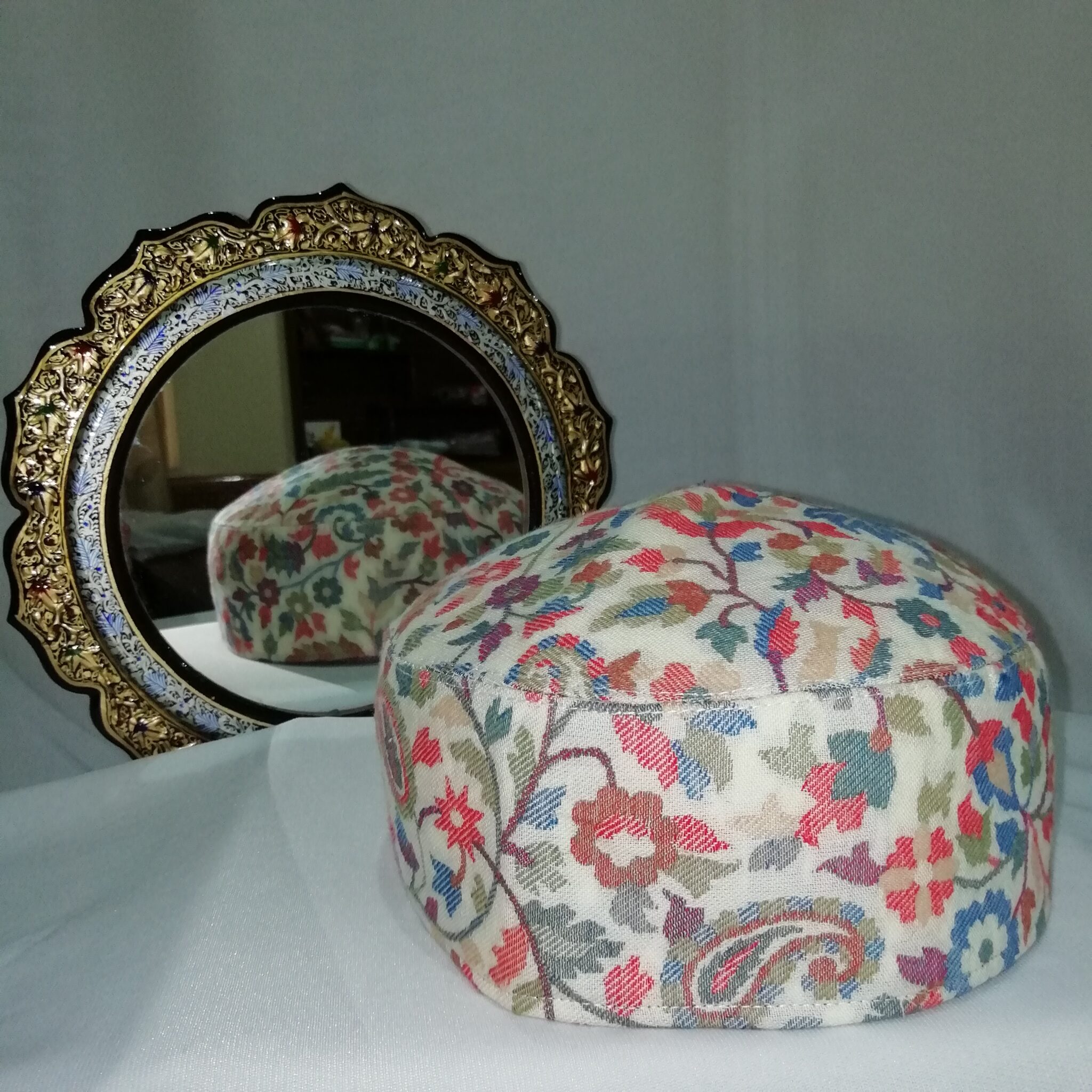 Safed Gule Gulzar Kashmiri Kani Cap - Gyawun