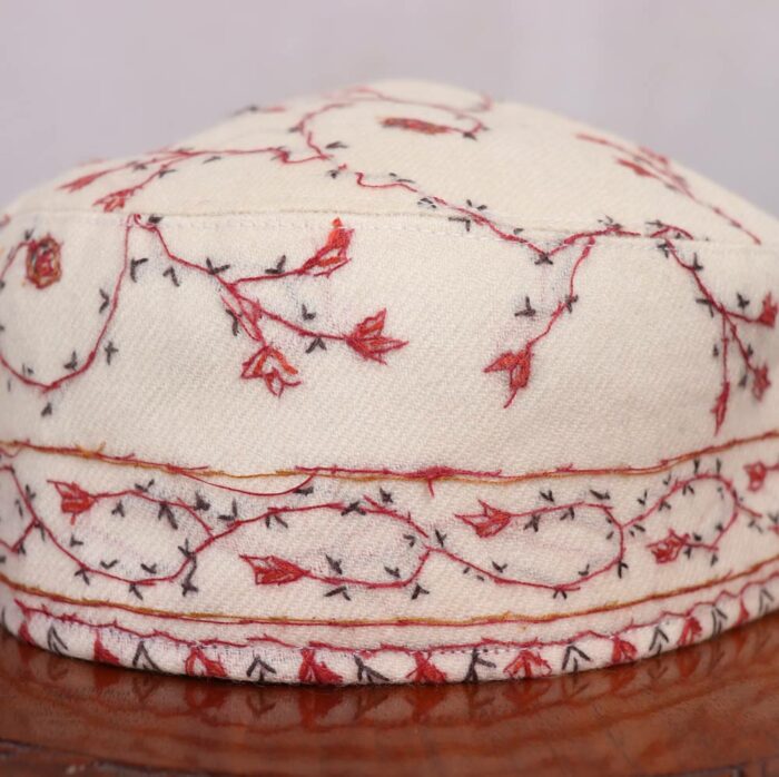 Exquisite Kashmiri Cap with Sozni Handwork in Elegant White Toosha - Gyawun