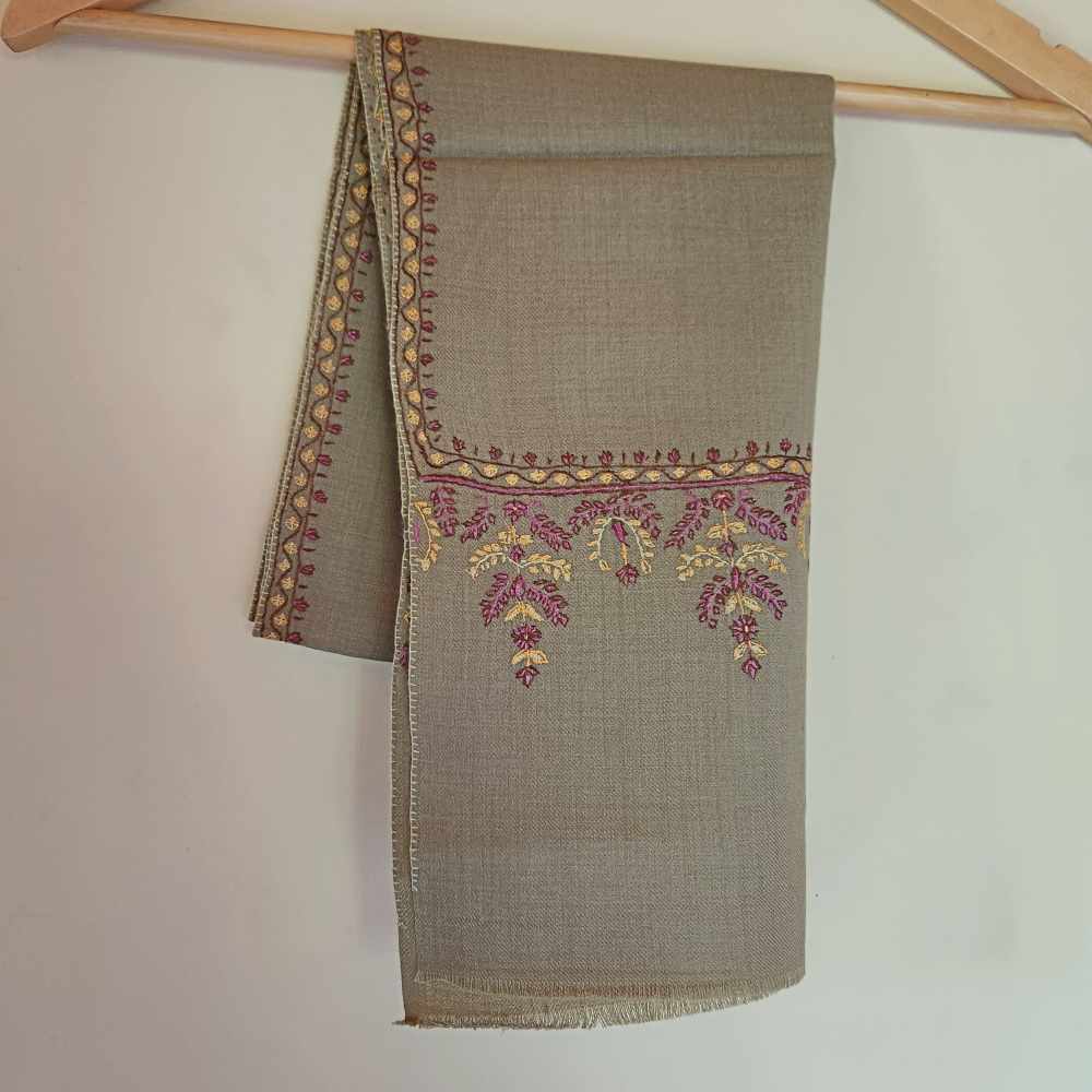 Luxurious Warmth: Kashmiri Mufflers For Elegance - Gyawun