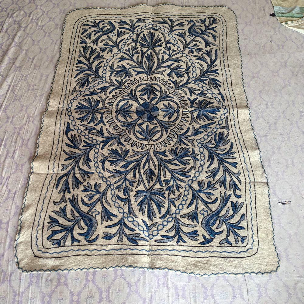Nilnag Namda 6×4Ft Pure Wool Handmade Aari Embroidered - Gyawun